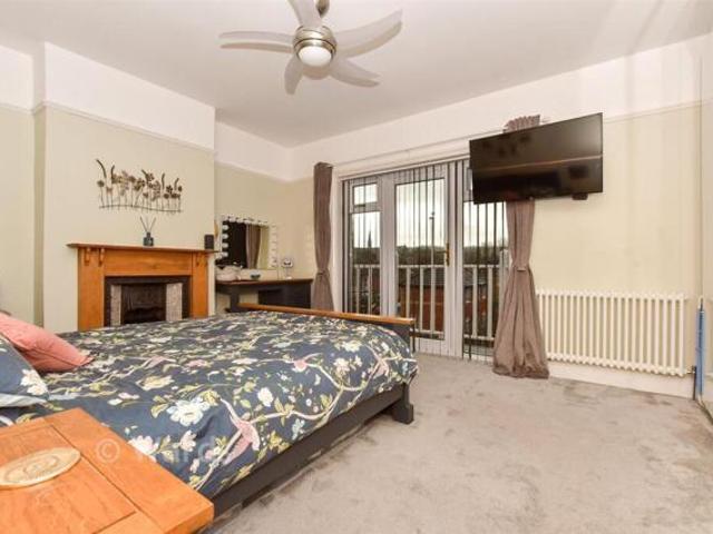 3 Bedroom House Dover Kent 101743198