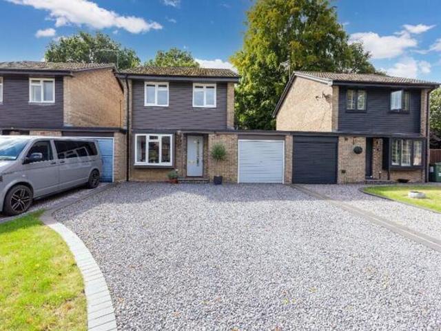 3 Bedroom House Datchet Slough LS98834458