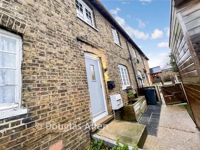 3 Bedroom House Dagenham Great London 101676893