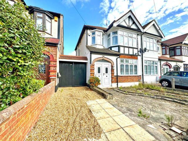 3 Bedroom House Dagenham Greater London 98800925