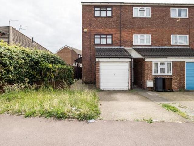 3 Bedroom House Dagenham Greater London 99130445