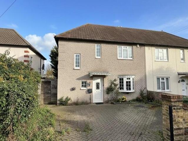 3 Bedroom House Dagenham Greater London LS98903275