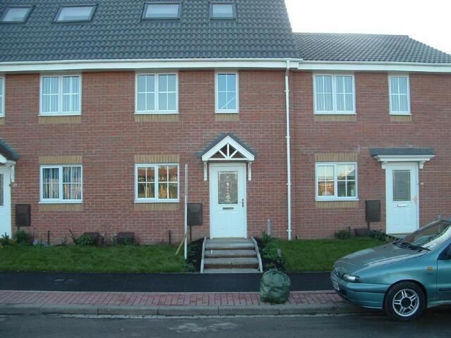3 Bedroom House Darlington Darlington 98503658