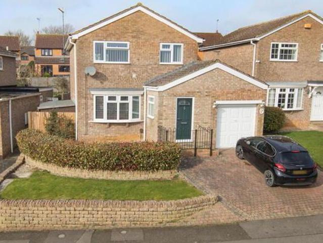 3 Bedroom House Desborough Northamptonshire LS98649027