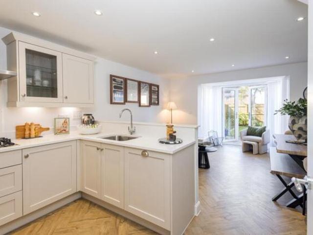 3 Bedroom House Driffield Gloucestershire 98766008