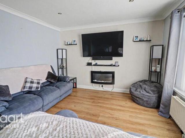 3 Bedroom House Dunscroft Dunscroft 101676835