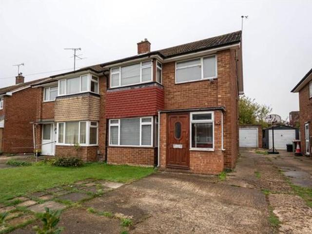 3 Bedroom House Dunstable Central Bedfordshire LS99092441