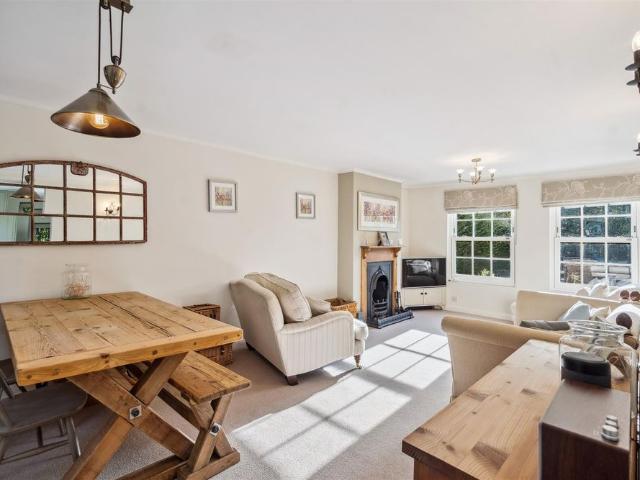 3 bedroom house end terrace