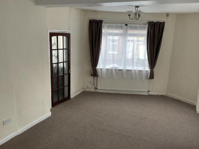 3 bedroom house end terrace to rent