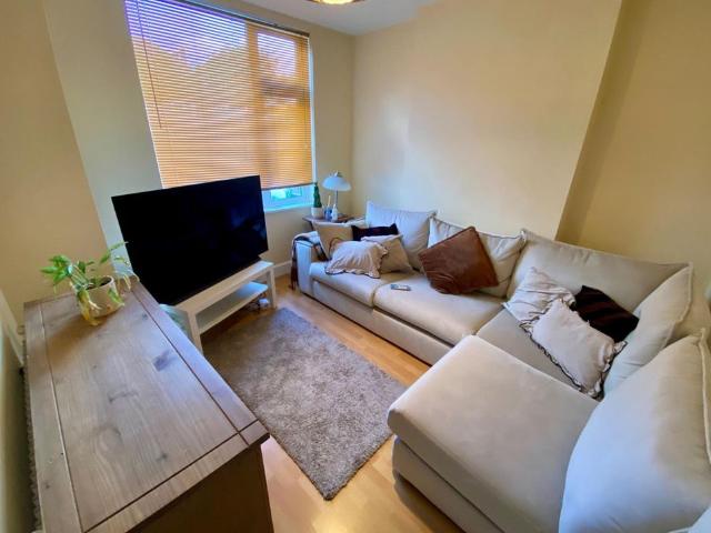 3 bedroom house end terrace to rent