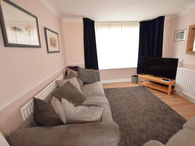 3 bedroom house end terrace to rent