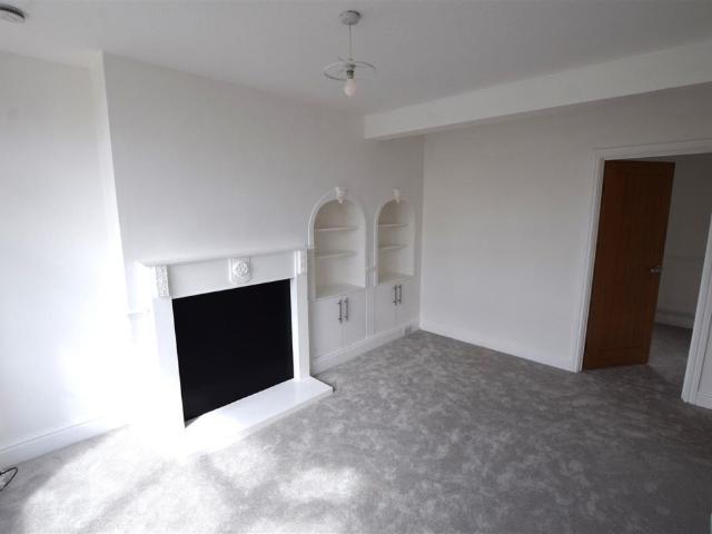 3 bedroom house end terrace to rent