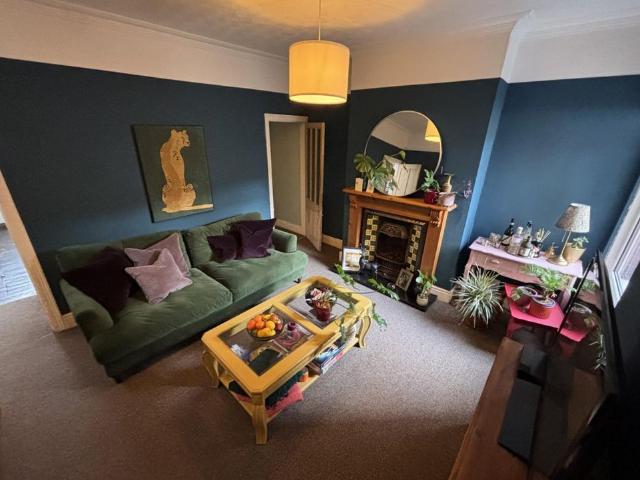 3 bedroom house end terrace to rent