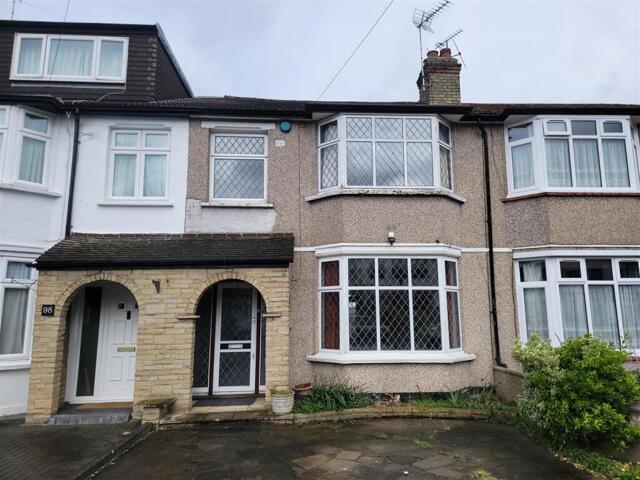 3 Bedroom House Enfield Great London 103485636