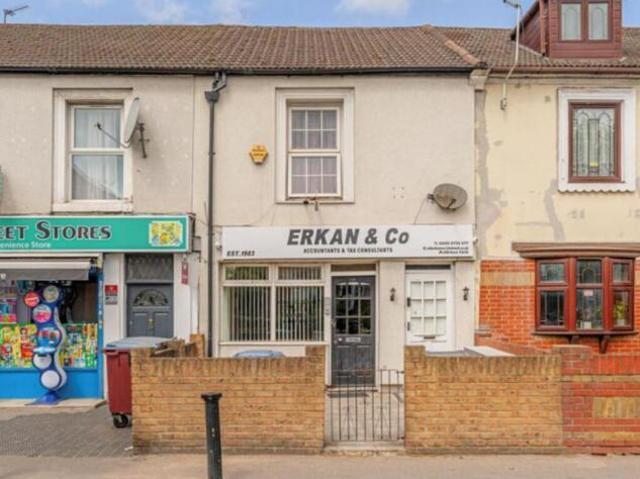 3 Bedroom House Enfield Greater London 101892403