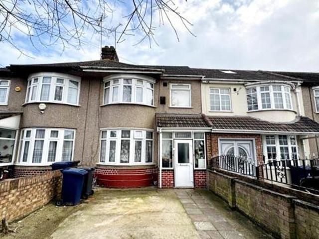 3 Bedroom House Ealing Greater London LS100456362