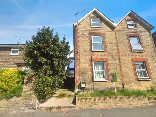 3 Bedroom House East Cowes Isle Of Wight LS98477465