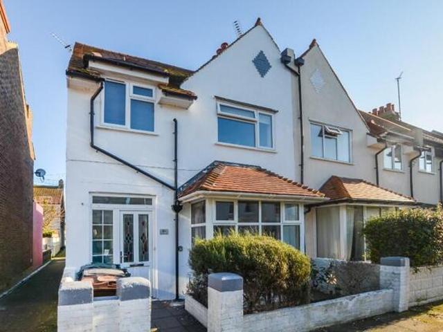 3 Bedroom House Eastbourne East Sussex 101379029