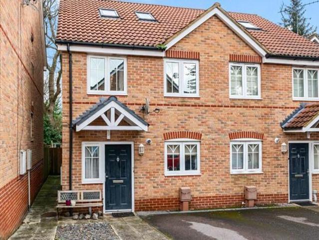 3 Bedroom House Eastleigh Hampshire LS101025295