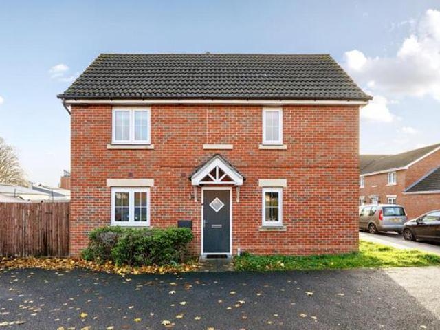 3 Bedroom House Eastleigh Hampshire LS99277845