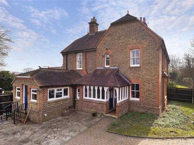 3 Bedroom House Edenbridge Kent LS98612131