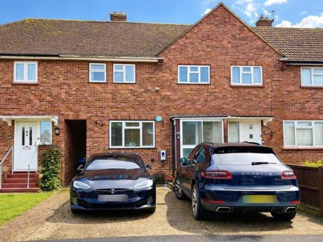 3 Bedroom House Egham Surrey 100425994