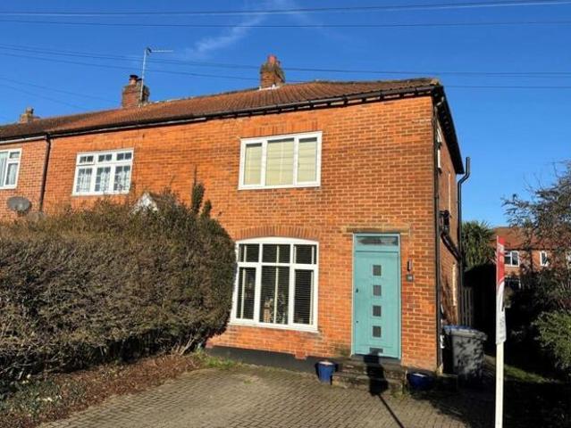 3 Bedroom House Egham Surrey 99344966