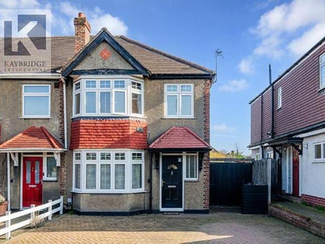3 Bedroom House Epsom Surrey LS100191881