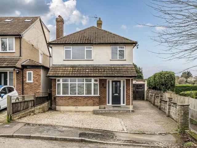 3 Bedroom House Epsom Surrey LS100263153
