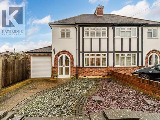3 Bedroom House Epsom Surrey 101675417