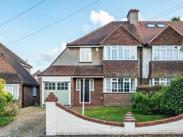 3 Bedroom House Epsom Surrey 98903750