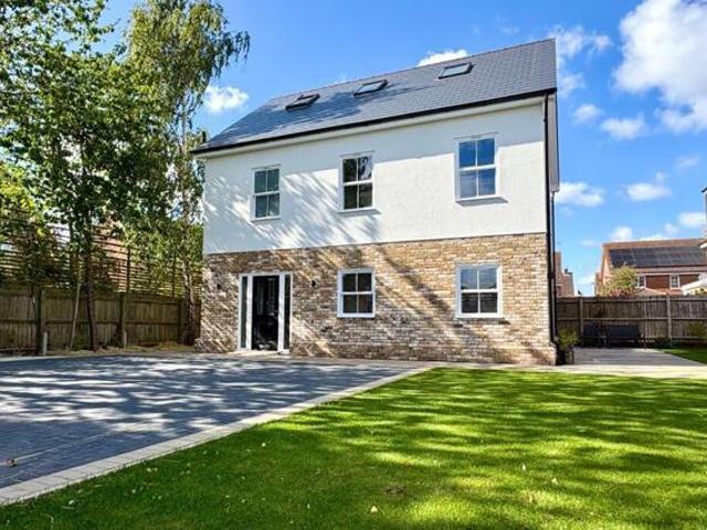 3 Bedroom House Essex Essex 98404512
