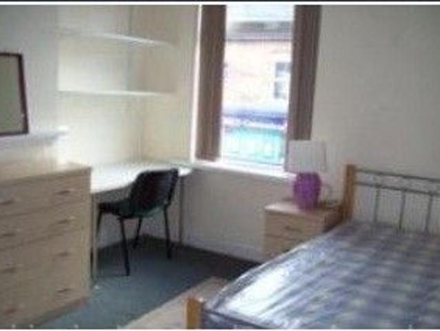 3 Bedroom House, Excellent location, less than 5 min walk to Uni