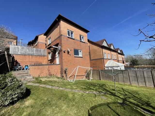 3 Bedroom House Exeter Devon LS98718075