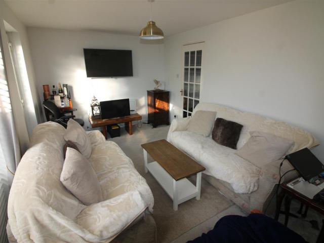 3 Bedroom House for rent at Holtdale Road, Leeds