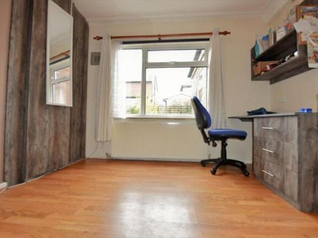 3 bedroom house for rent in 26 Langdale Avenue 3 Bed, LS6