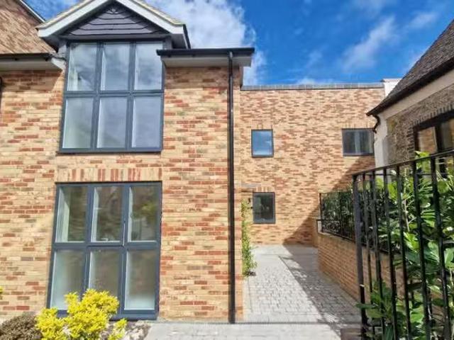 3 bedroom house for rent in 39 The Droveway, Hove, BN3