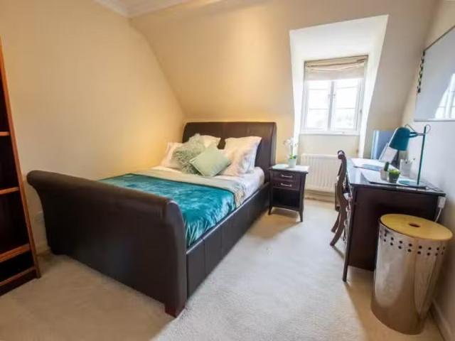 3 bedroom house for rent in Cossington Road, Canterbury, Kent.