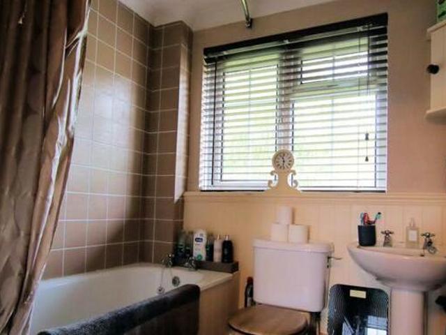 3 Bedroom House For Rent In Calcot