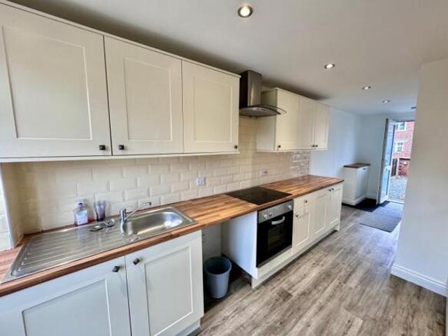 3 bedroom house for rent in Carew Road, Clifton, NG11