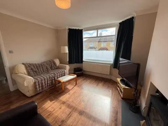 3 bedroom house for rent in Cecil Avenue, St. George, Bristol.