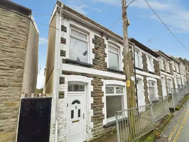 3 bedroom house for rent in Church Street, CF81