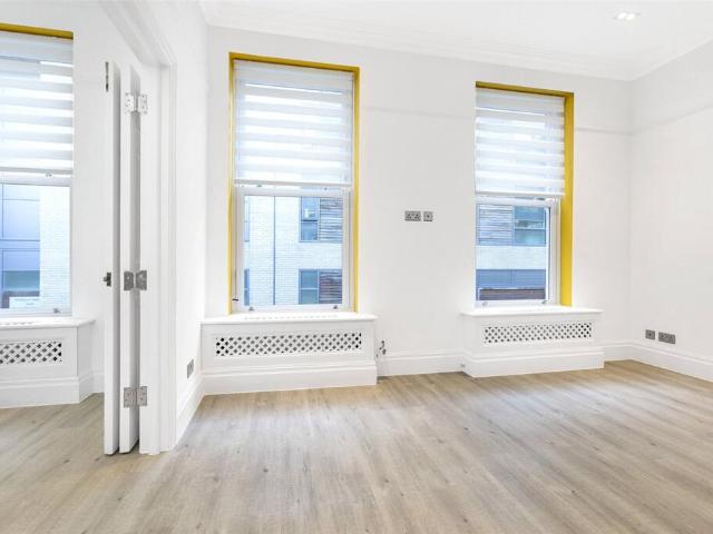 3 bedroom house for rent in Chenies Mews, London, WC1E