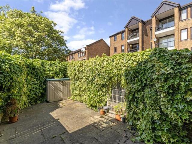3 bedroom house for rent in Cheryls Close, London, SW6
