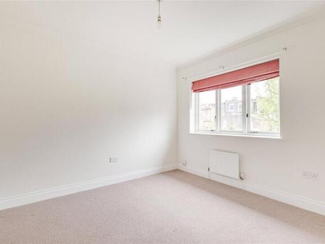 3 bedroom house for rent in Crusoe Mews, Stoke Newington, N16