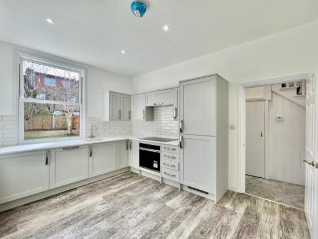 3 bedroom house for rent in Crowborough Road, Tooting, SW17