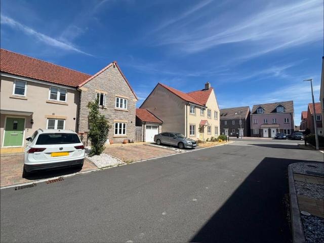 3 bedroom house for rent in Angelica Drive, Lyde Green, Bristol, BS16
