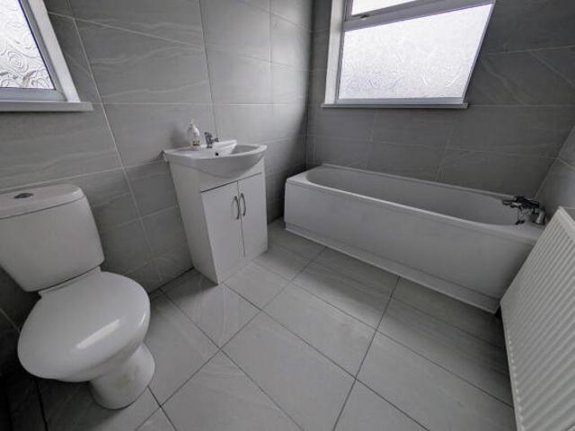 3 bedroom house for rent in Abbey Park Road LE4 5AP, LE4