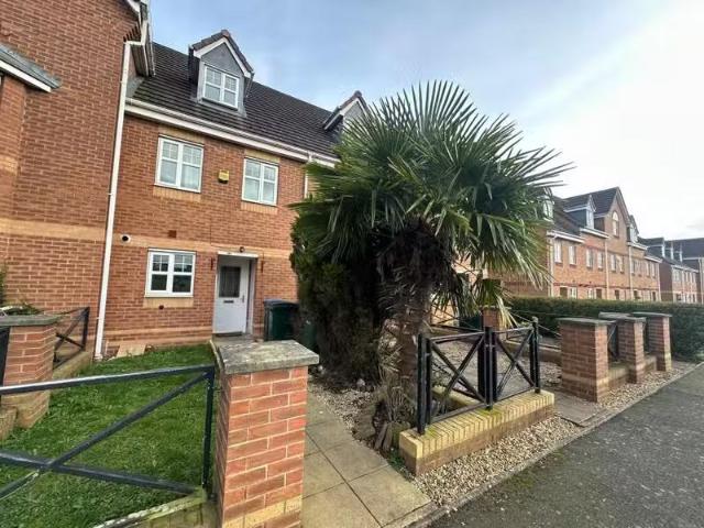 3 bedroom house for rent in Alverley Road, Radford, CV6