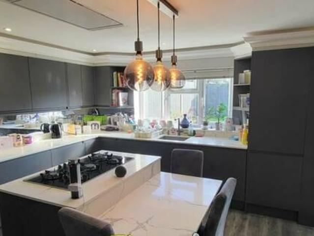 3 bedroom house for rent in Allingham Close Hanwell W7